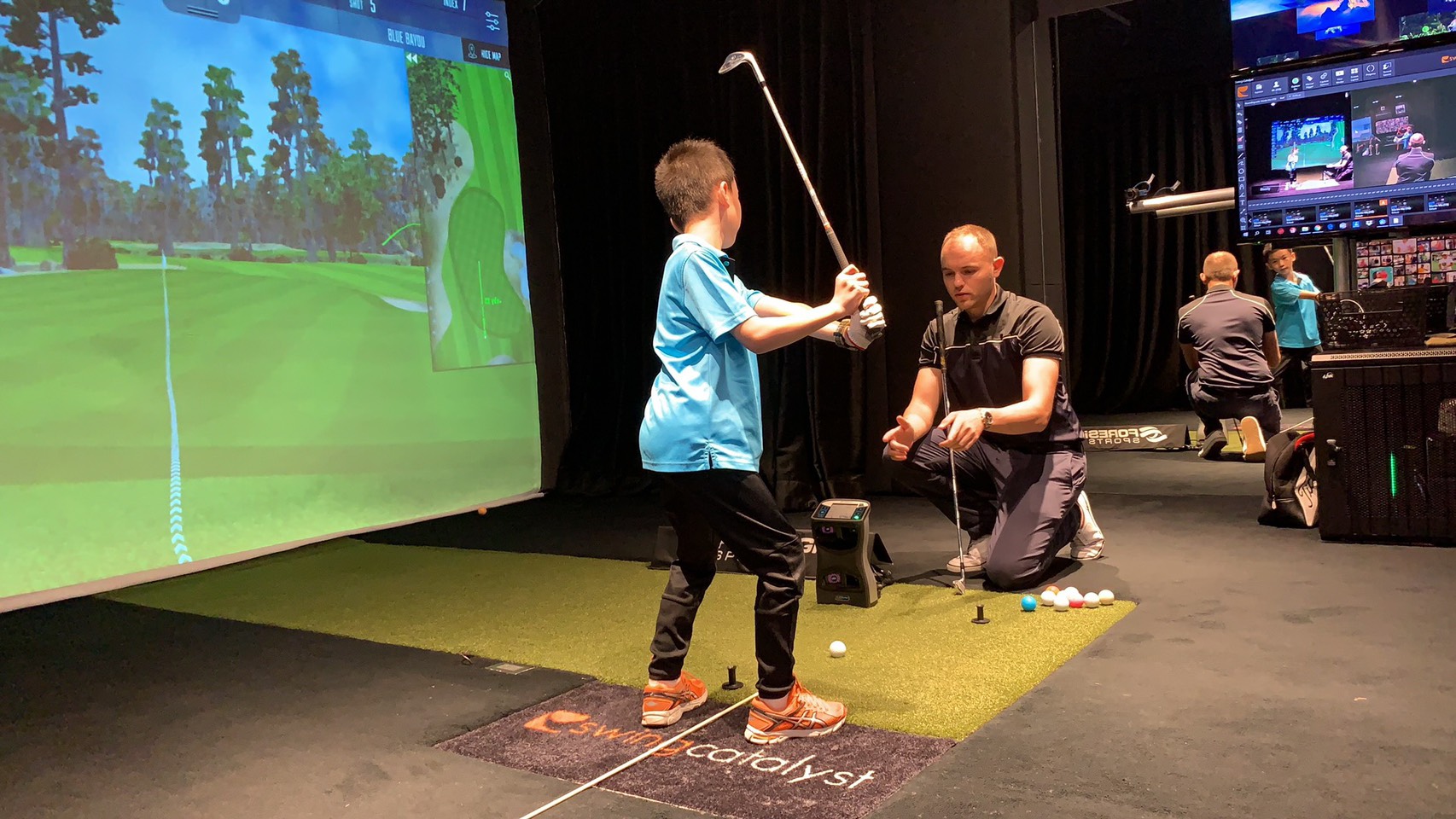 Golf Lessons Bangkok | Tom Dingwall Golf | PGA Pro | Indoor Golf Centre